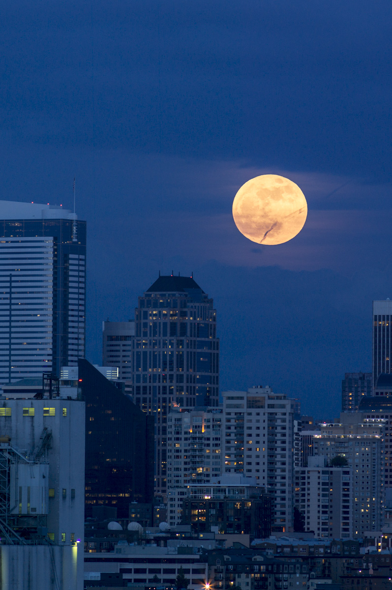 Super Moon over Seattle | Red Dot Forum