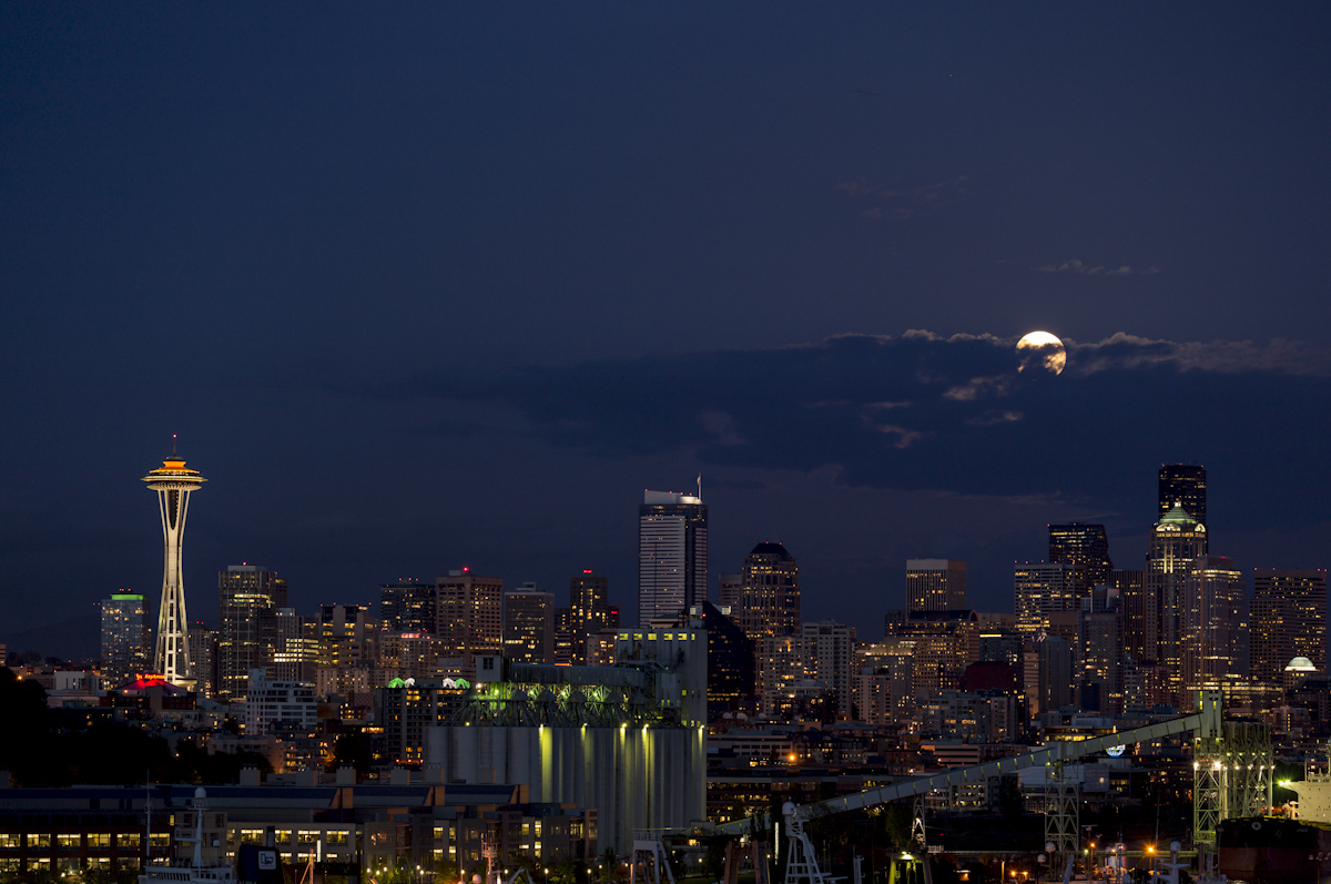 Super Moon over Seattle | Red Dot Forum